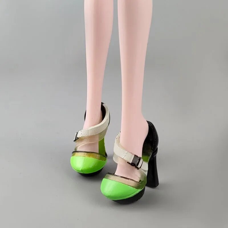 Туфли подходят для кукол Monster High