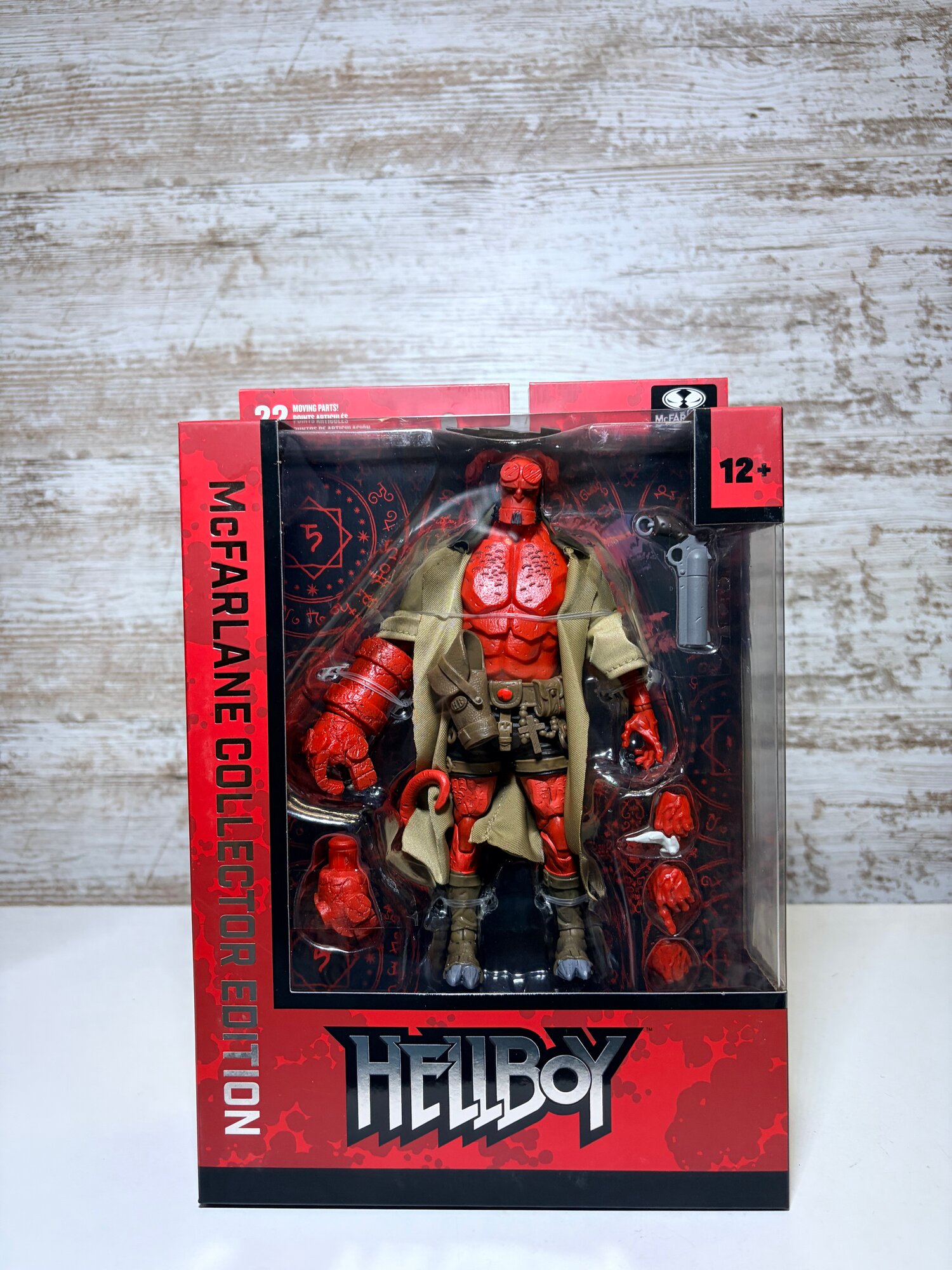 Коллекционная экшен-фигурка McFarlane Toys Hellboy Collector Edition с аксессуарами
