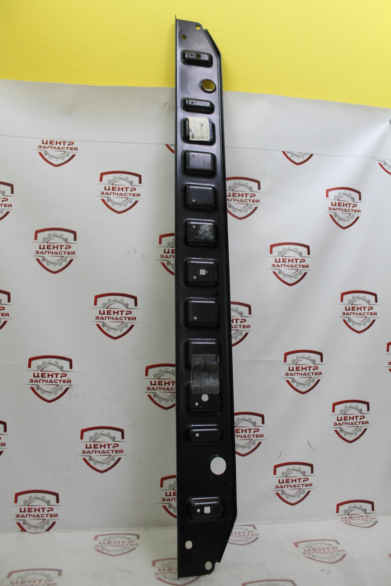 Кронштейн радиатора опорный FORD 1381405