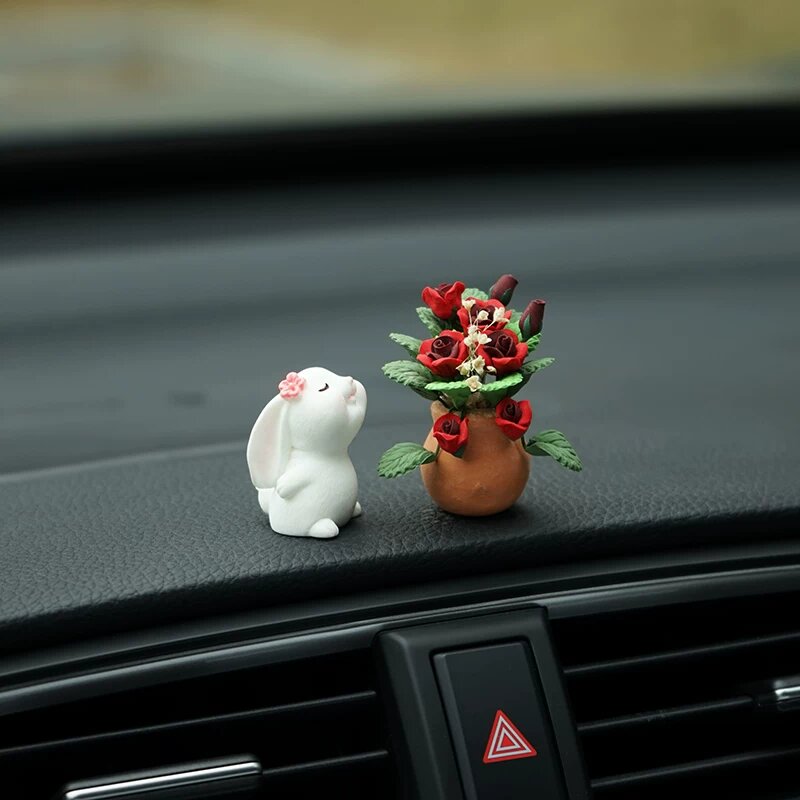 Мини-ваза для салона автомобиля с красной розой в красной глиняной вазе, подарок-свеча-кролик в комплекте