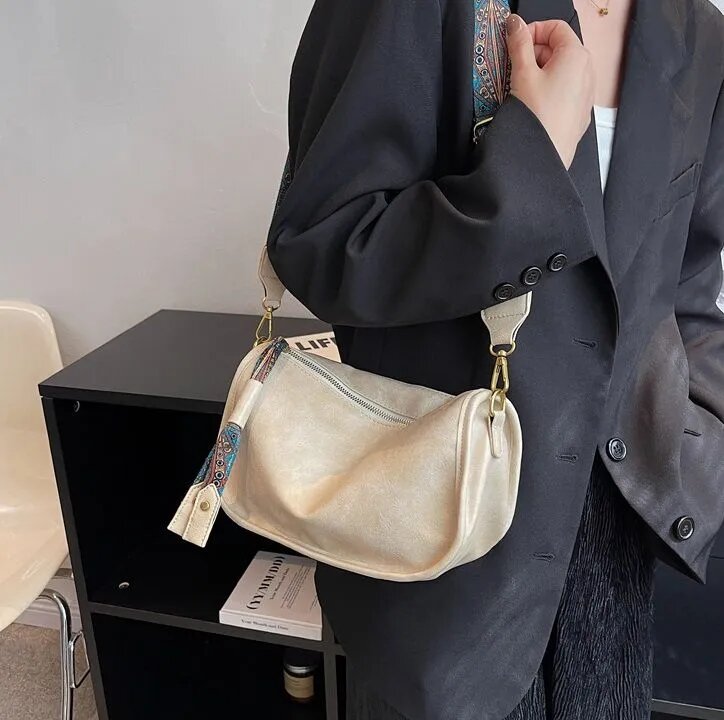 Сумка багет  Сумка багет, на плечо