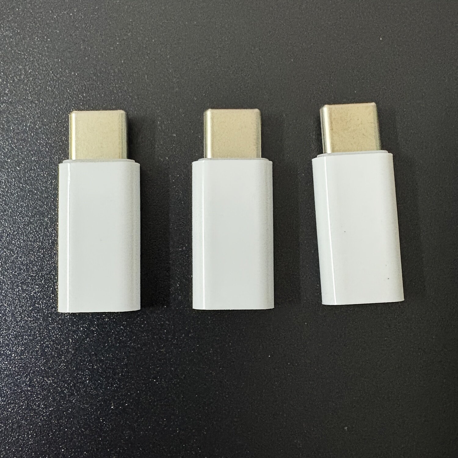 Набор из 3 адаптеров Lightning (female) - USB-C (male) для зарядки и передачи данных, белый