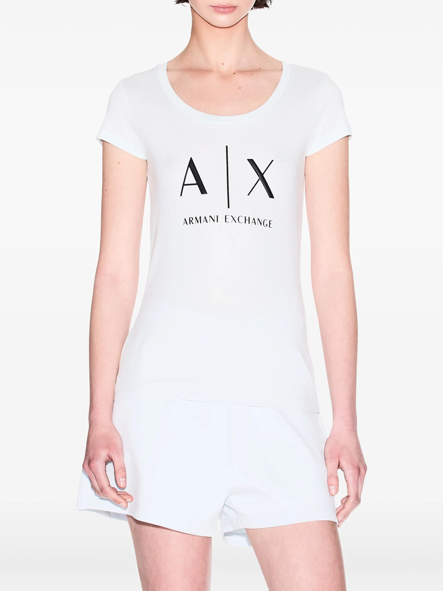 Футболка Armani Exchange Logo-print T-shirt, размер 42, белый — фото 1