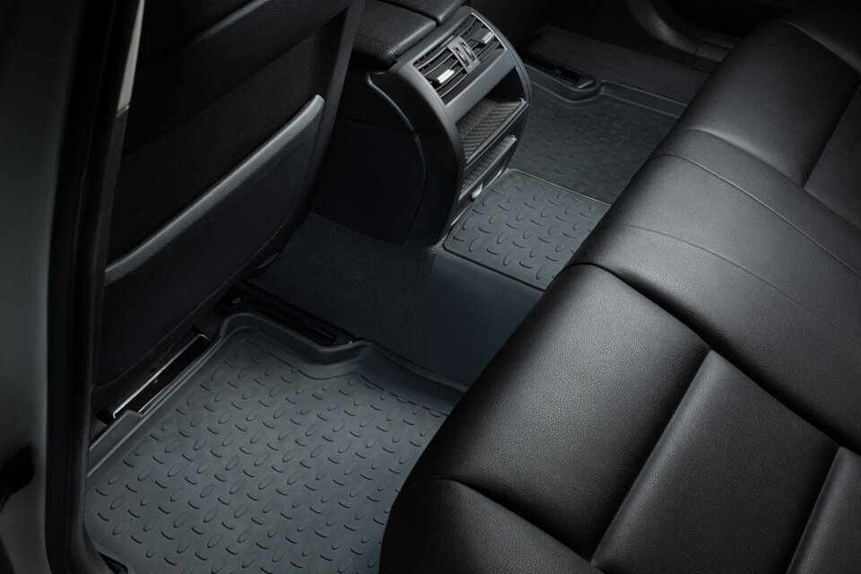 Коврики в салон VOLKSWAGEN T6 2 и 3 ряды 2015- (Резиновые, Средний борт "Сетка")