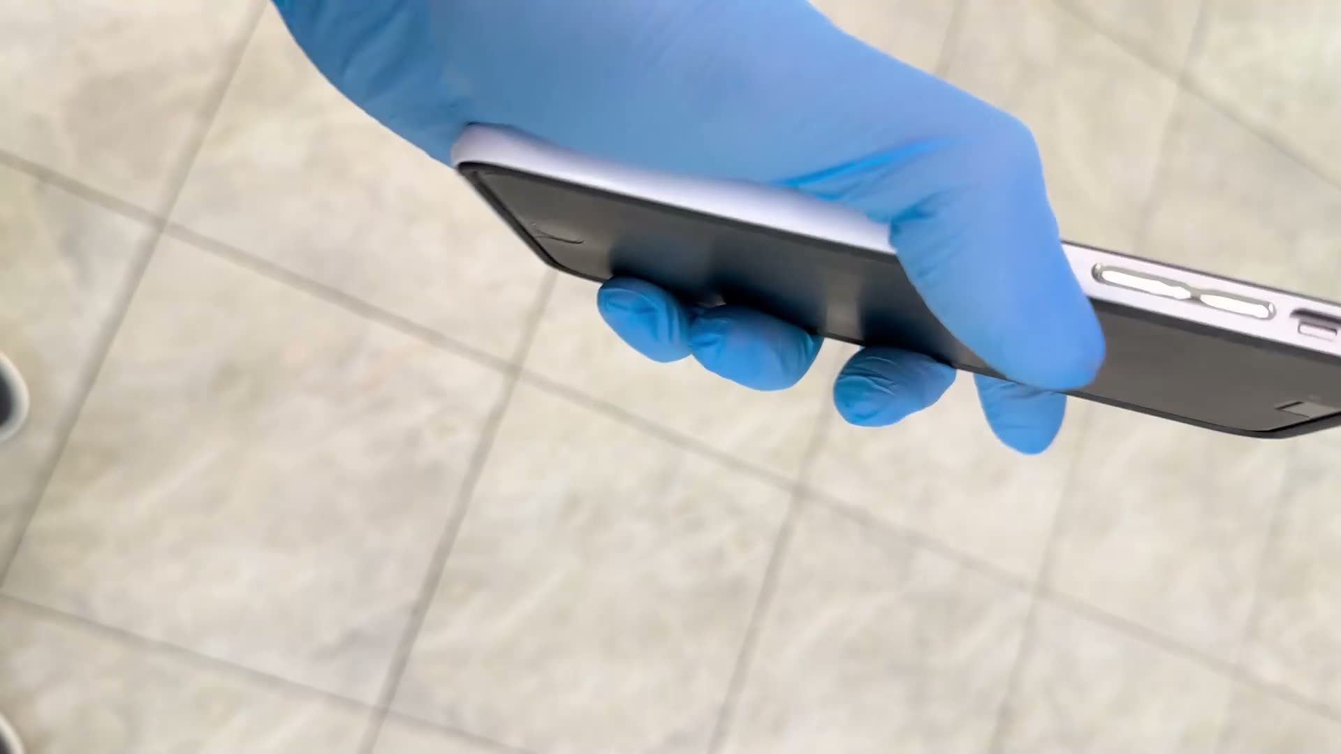 Бампер SGP iPhone 6 Plus / 6S Plus белый — надёжная защита смартфона — фото 1