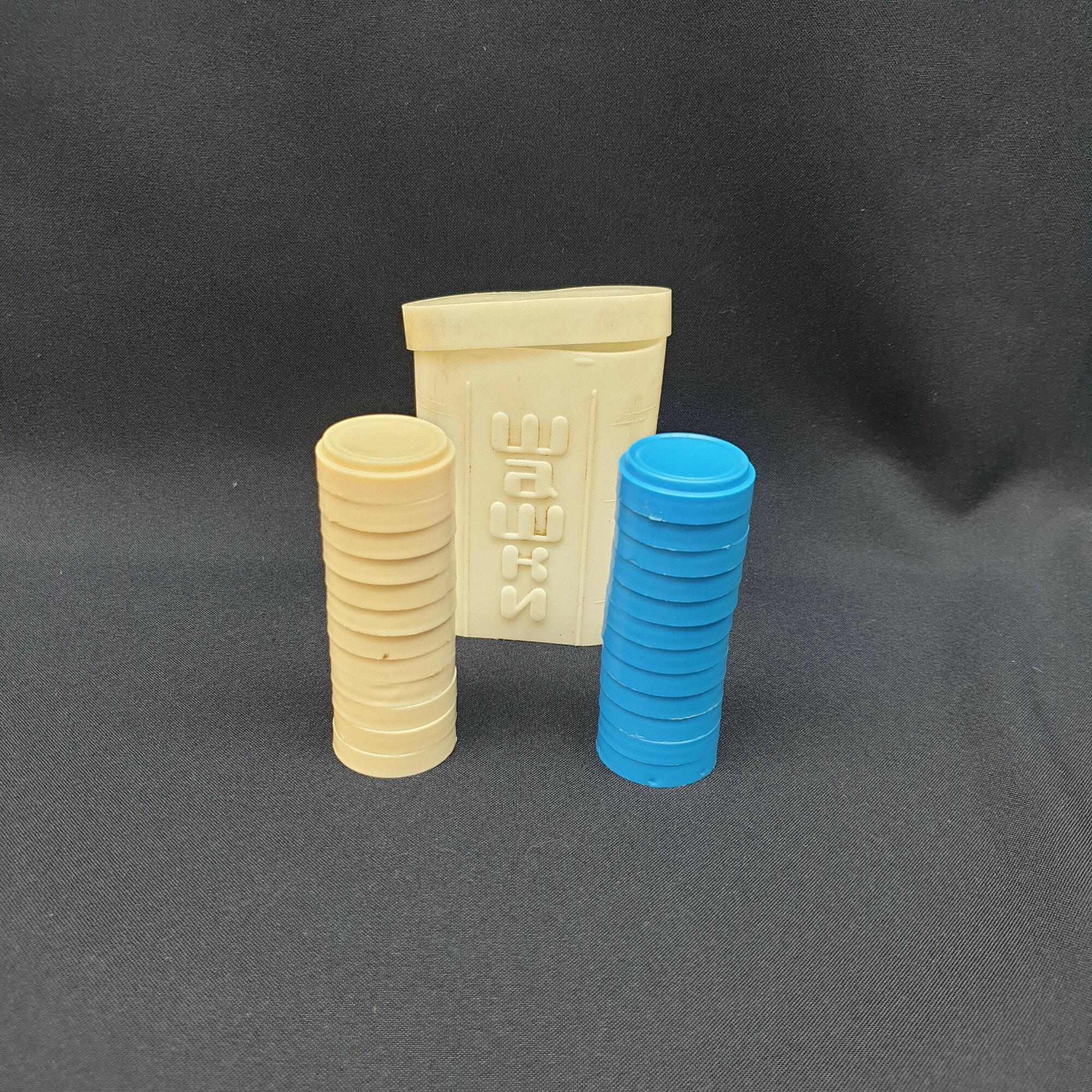 Игра настольная винтажная, СССР. Шашки с коробкой, пластмасса, 24 предмета