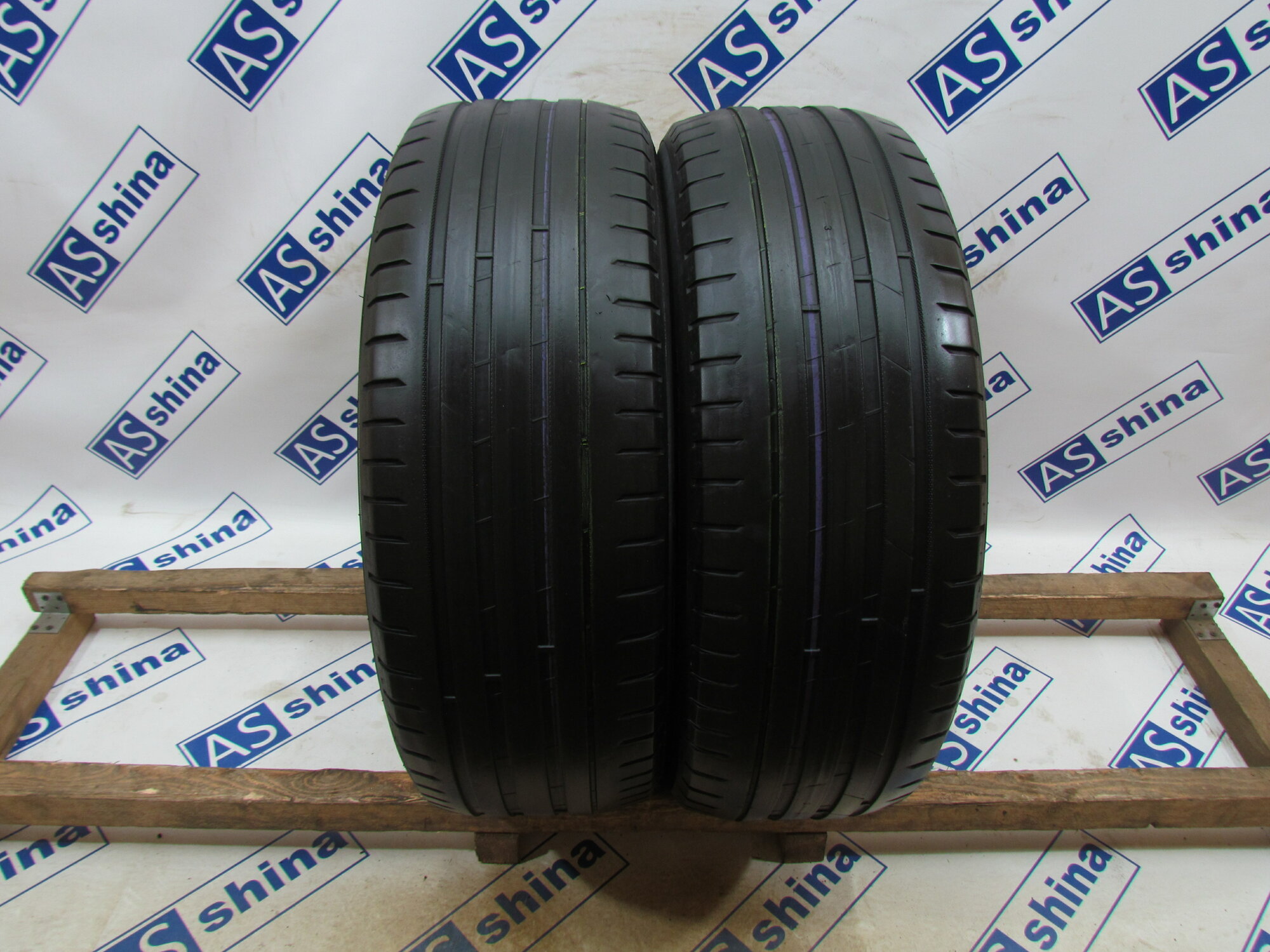Комплект (2 шт) Nokian Hakka Black 2 SUV 235 65 R17 летние БУ шины более 35% износ , артикул 0028596