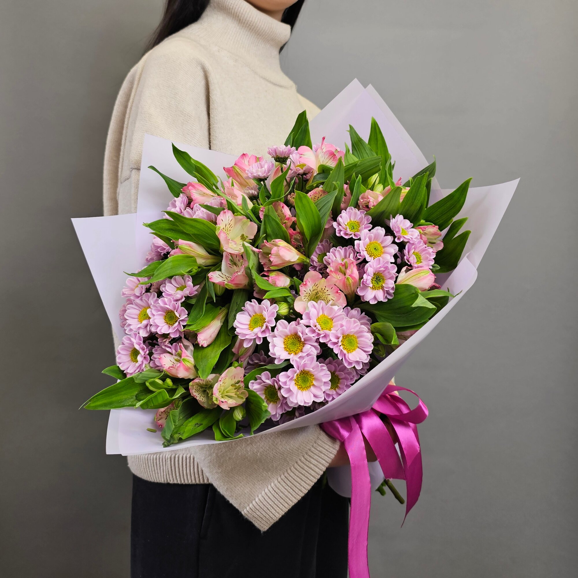 Сантини с розовой альстромерией объемный букет les fleur(В0008)