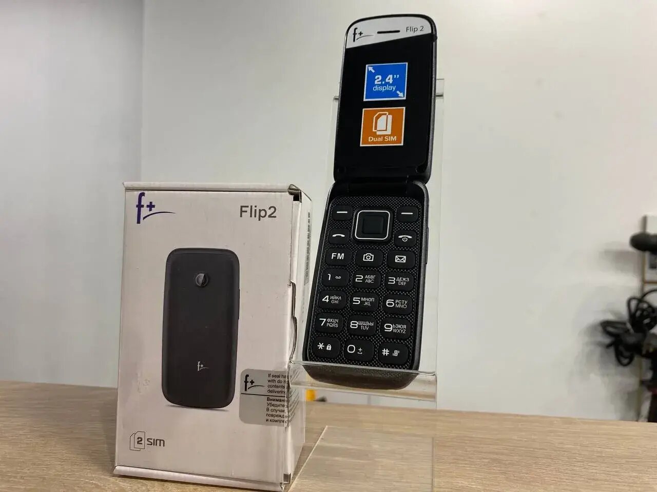 Смартфон F+ Flip2 Black 2.4' 32MB RAM, 32MB, 32GB flash, 0.08Mpix, 2 Sim, BT v3.0, Micro-USB, 750