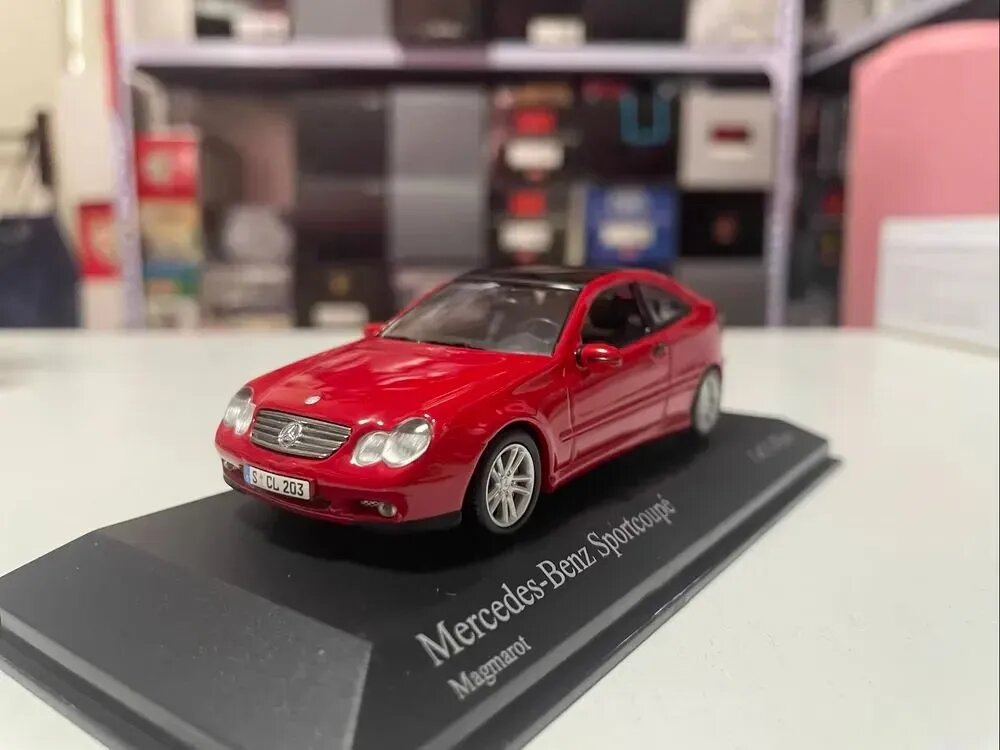 Масштабная модель Minichamps Mercedes-Benz CL203 SportCoupe 2001 красный 1:43