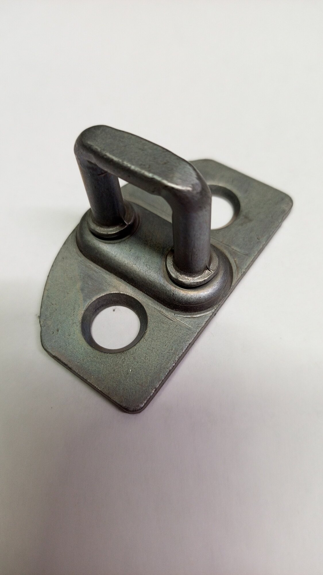 Ответная часть замка двери задняя левая Renault Duster 2 OEM 825703427R
