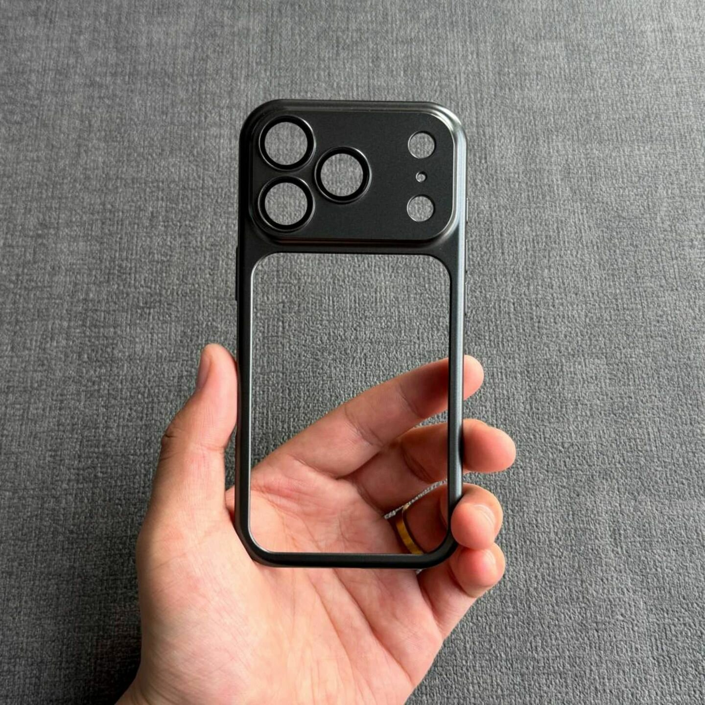 Безрамочный чехол для iPhone с защитой камеры