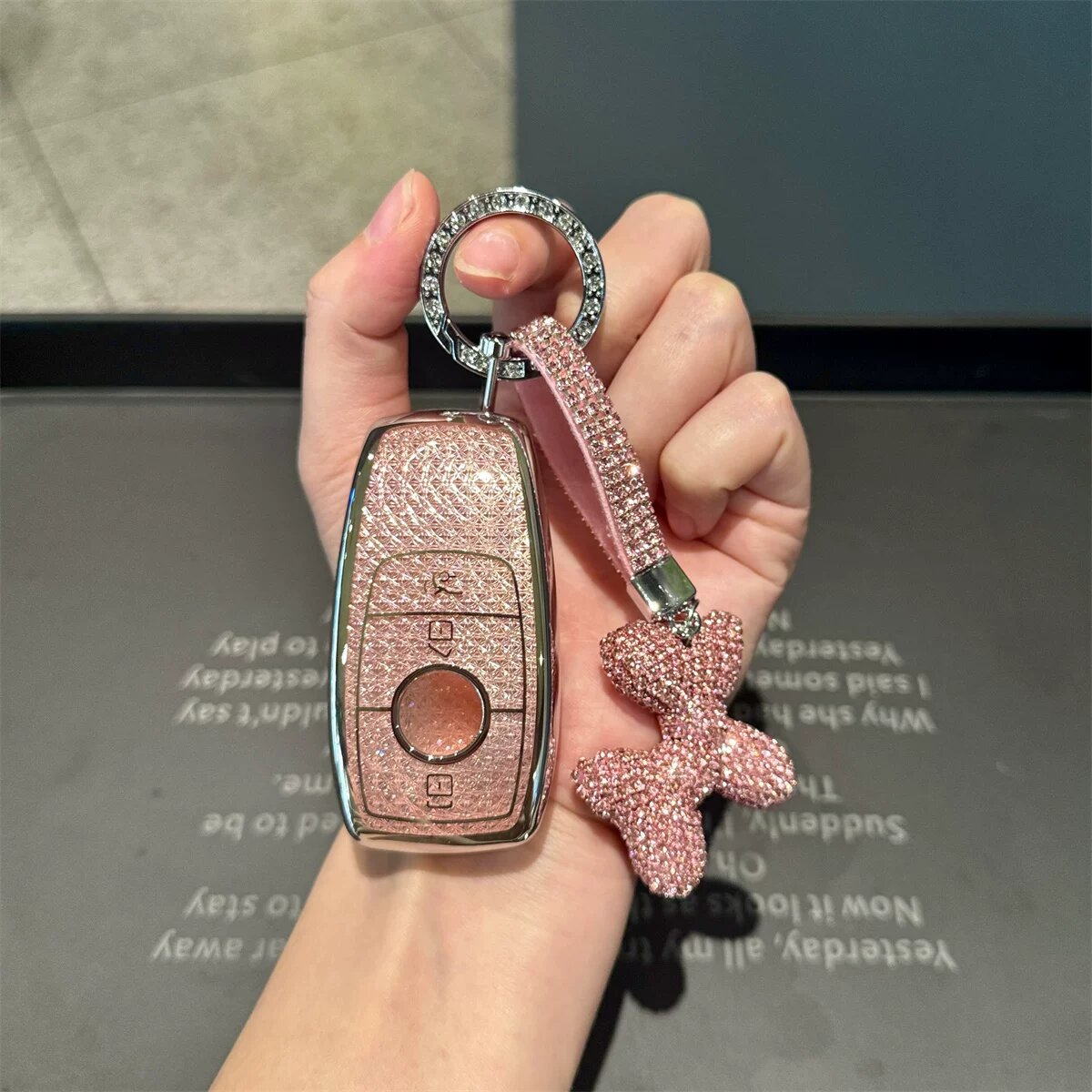 A Style Full Diamond Розовый чехол для ключа с серебряным диамантовым кольцом и розовой диамантовой собачкой для