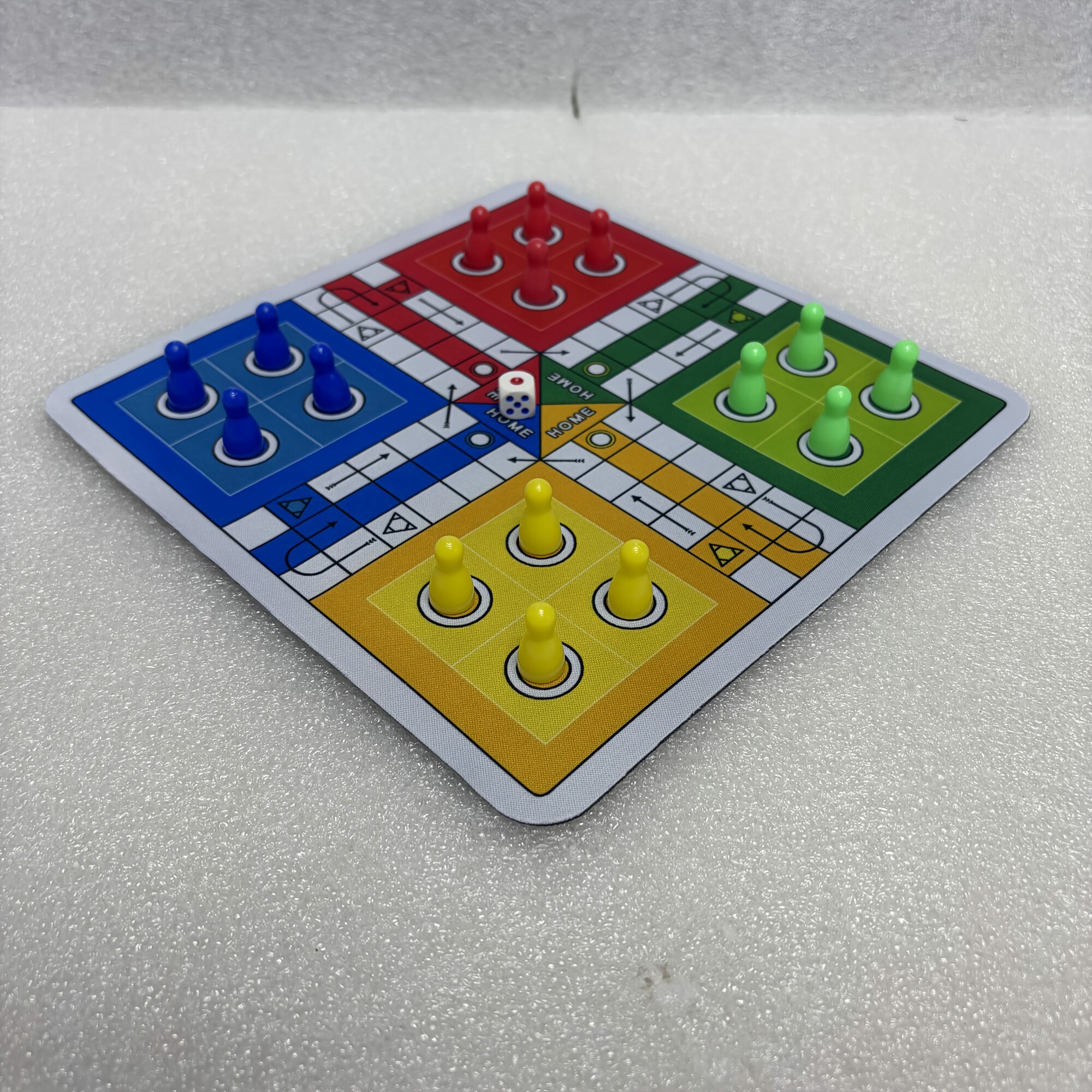 Набор настольной игры "Лудо" для 4 игроков, портативный резиновый коврик, для семьи и отдыха на улице, без батареек, классическая настольная игра, прочная доска