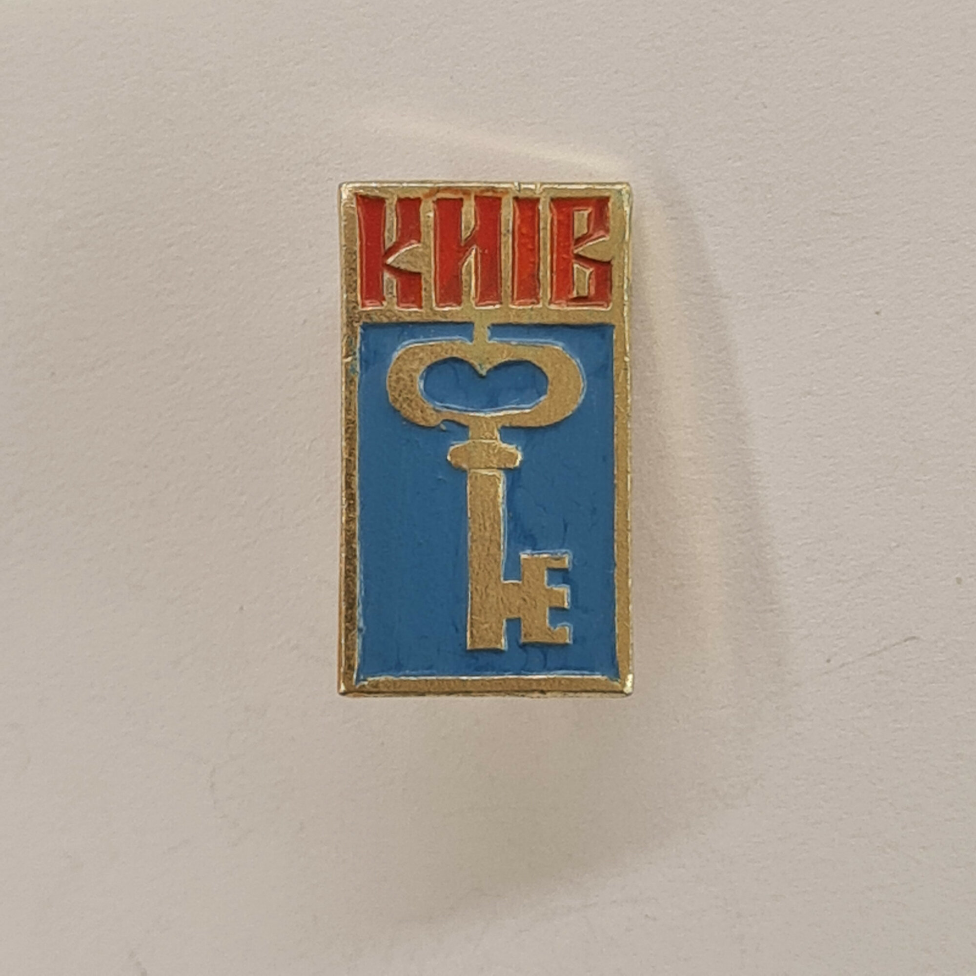 Значок СССР. Киев, городской символ, золотой ключ на синем фоне. Винтажный значек.
