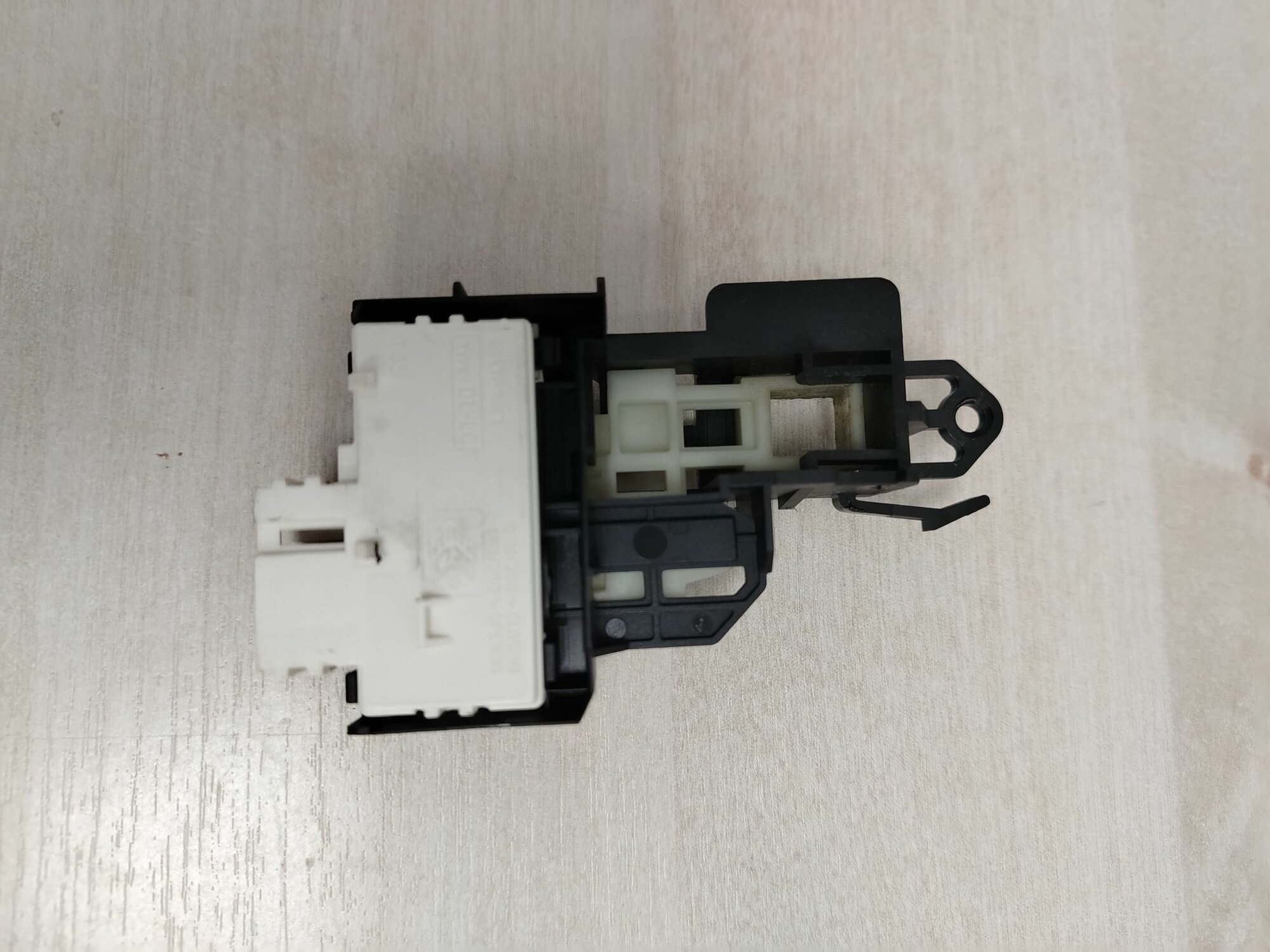 УБЛ (Замок) для стиральной машины Zanussi, Electrolux, AEG, 108476501. Товар уцененный.
