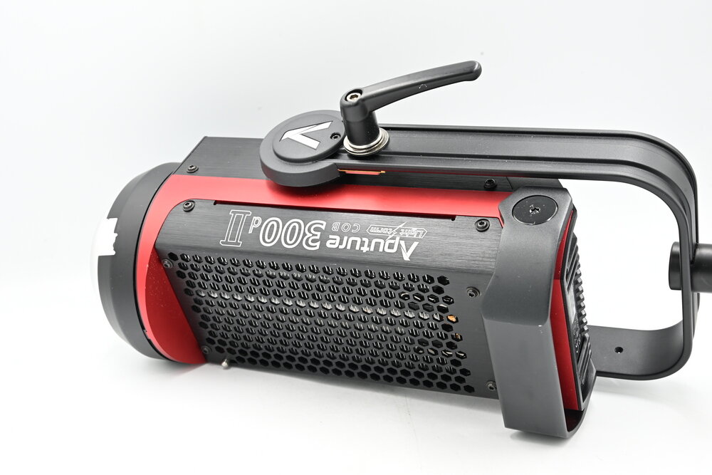 Осветитель Aputure LS C300D II, светодиодный
