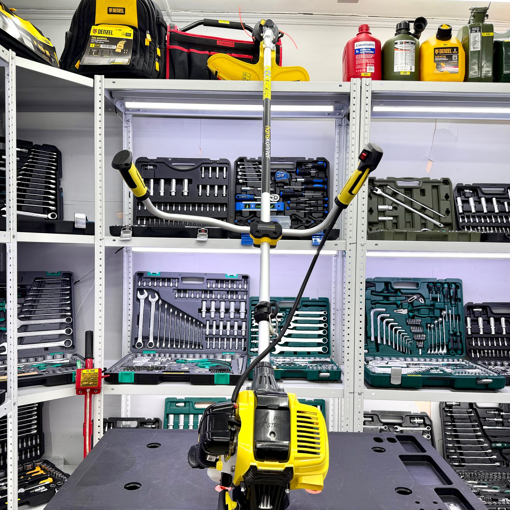 Триммер бензиновый 4-тактный Hanskonner HBT4-3, 31куб. см, 1,1 л. с, диск/леска, ранцевый ремень