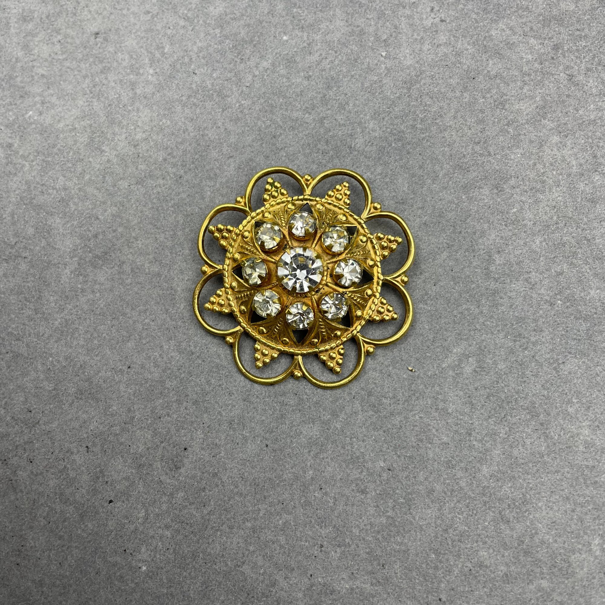 Брошь винтаж с камнями