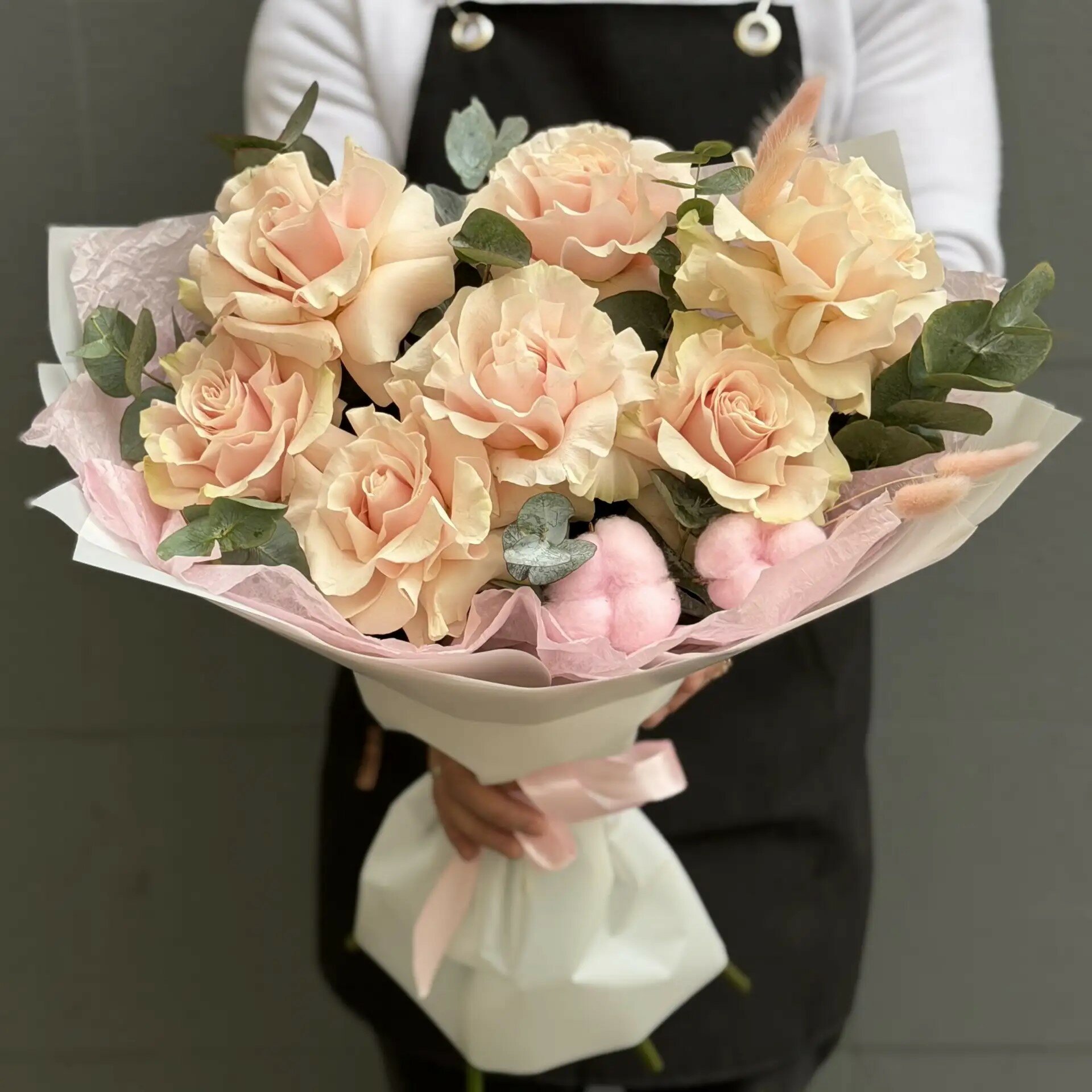 Монобукет Rybe-Flowers "Французские розы", 7 роз в букете, высота 55см, оформление плёнкой