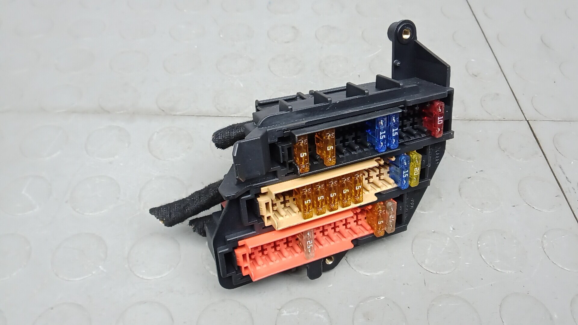 Блок предохранителей AUDI A6 C6 — фото 1