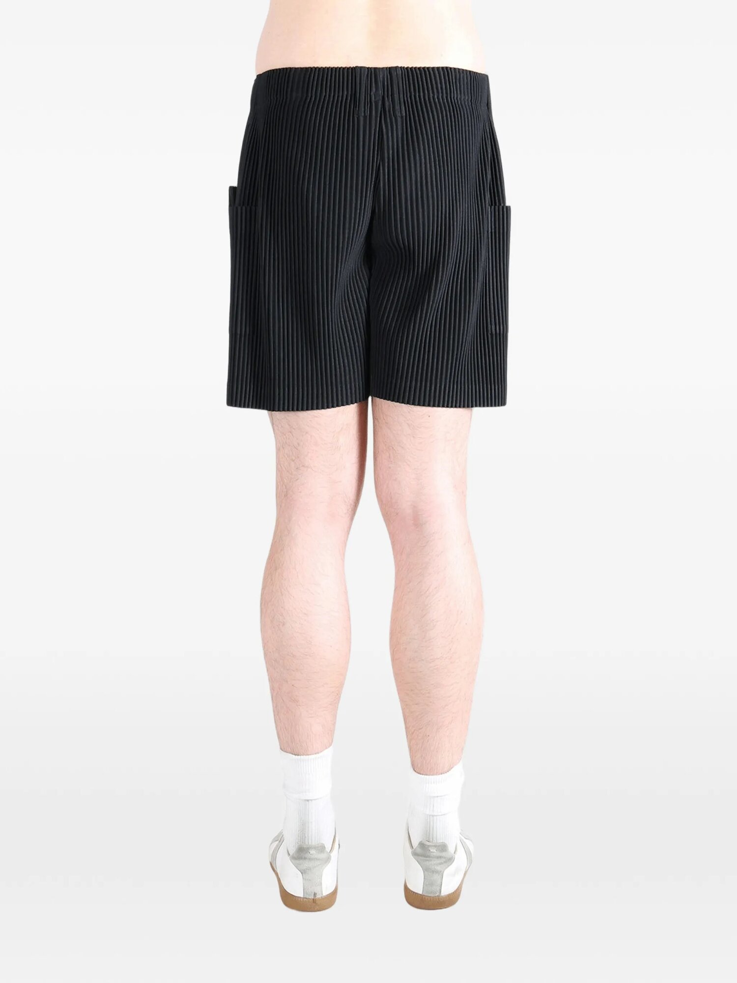 Шорты HOMME PLISSE ISSEY MIYAKE Pleated bermuda shorts, размер OneSize, black/black — фото 1