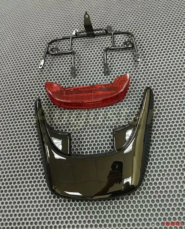 Спойлер для скутера Honda Dio (Хонда Дио) AF-27, AF-28 в сборе со светодиодным стопом