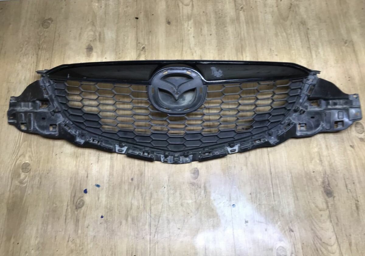 Решетка радиатора Mazda CX-5 2011 - 2015г