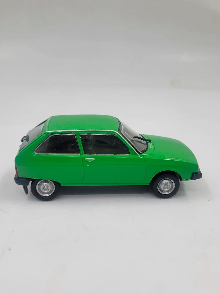 Модель автомобиля IXO OLTCIT club из литого металла в масштабе 1:43