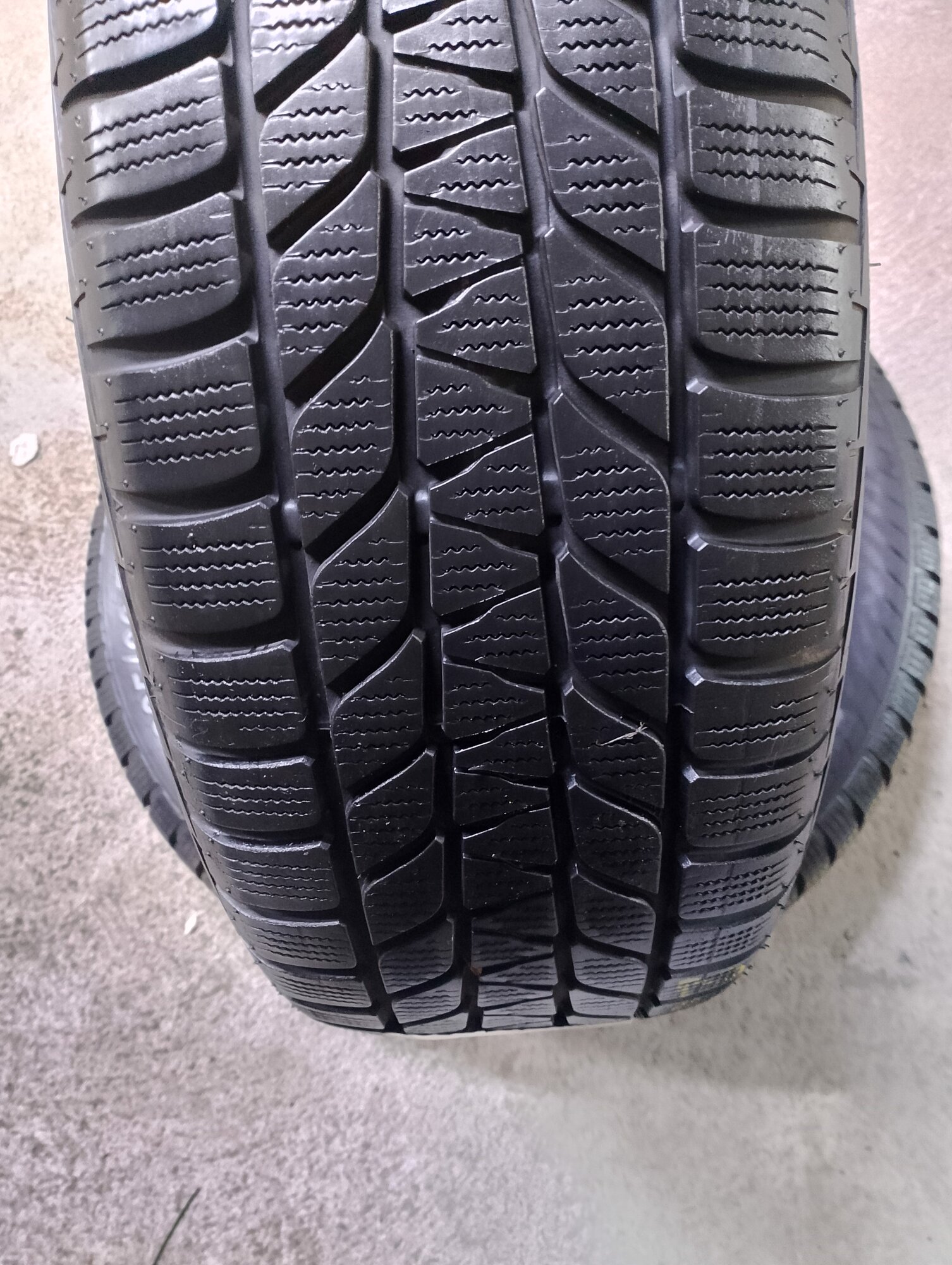 Bridgestone Blizzak LM-25 205/60 16
