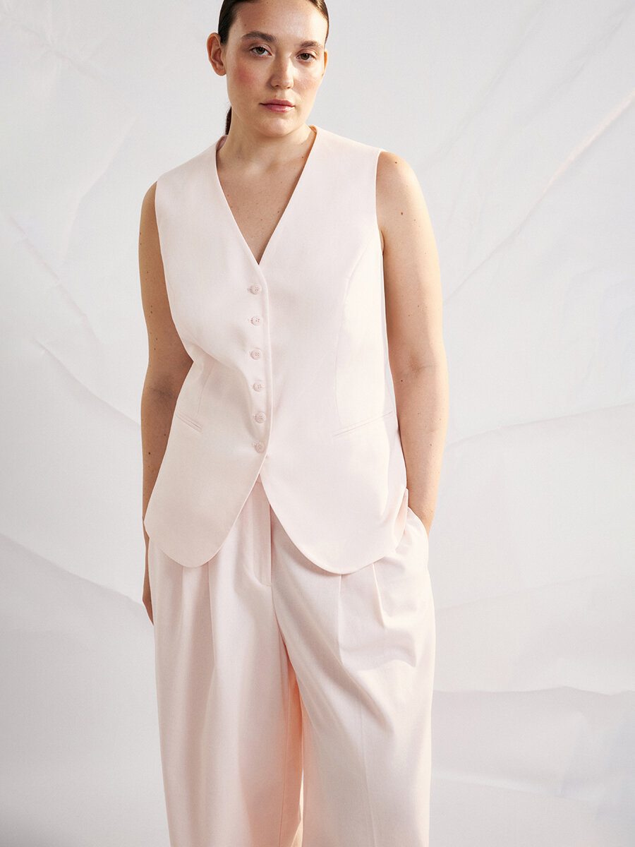 Жилет костюмный приталенный со льном больших размеров