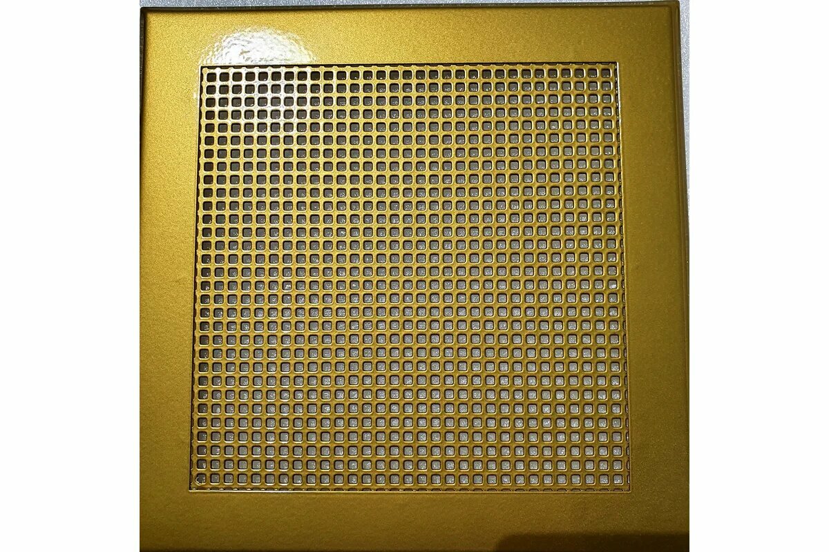 Вентиляционная решётка ООО Вентмаркет золотая 150х150 мм металлическая на саморезах для приточно‑вытяжной вентиляции с защитой от пыли и декоративным оформлением