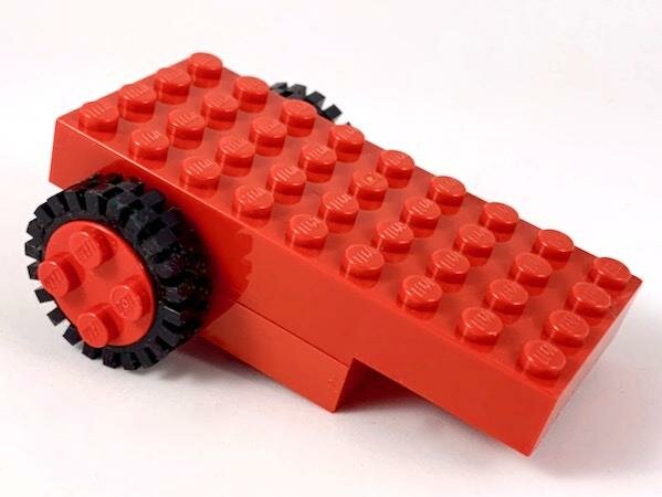 Деталь Lego 2574c01 Pullback Motor 9 x 4 with 2 Black Tire 24mm D. x 8mm Offset Tread - Interior Ridges (2574 / 3483)