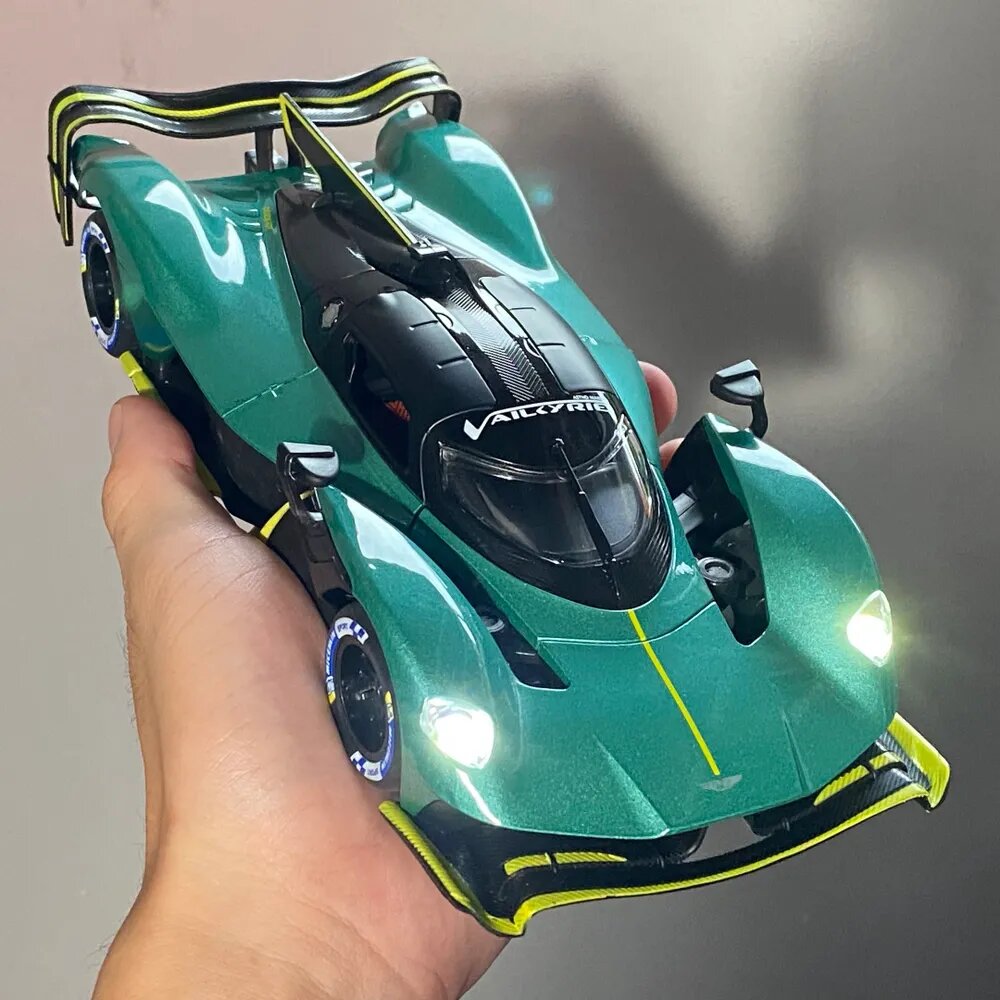 Mеталлическая модель 1:24 Aston Martin Valkyrie AMR PRO спортивных автомобилей Детская игрушечная машинка С звуком и светом
