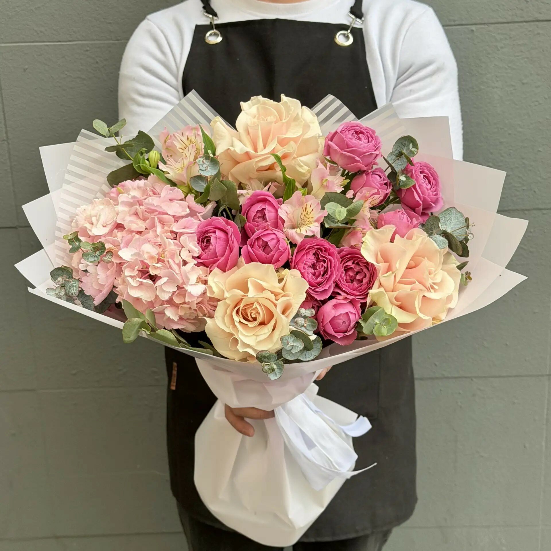 Букет Rybe-Flowers, розы, гортензии и альстромерии, дизайнерский, с французскими розами