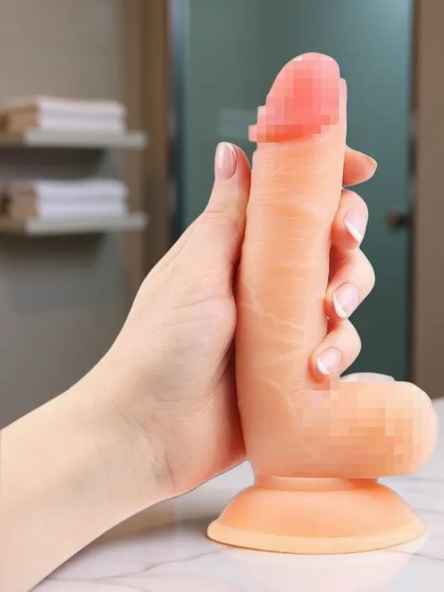 Фаллоимитатор Erowoman "Realistic", ТПЭ, телесный, с присоской, 18 см