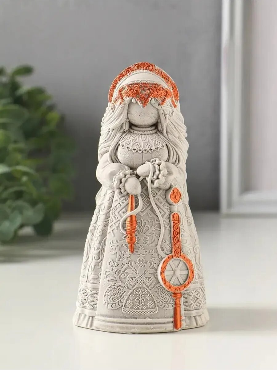 Энергичная фигурка Берегини для интерьера