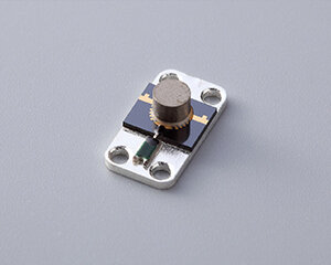 10.5 GHz to 10.9 GHz, 0.5 dB Insertion Loss, 20 dB Isolation, GWB Micro-strip Series Isolator-WG902A3