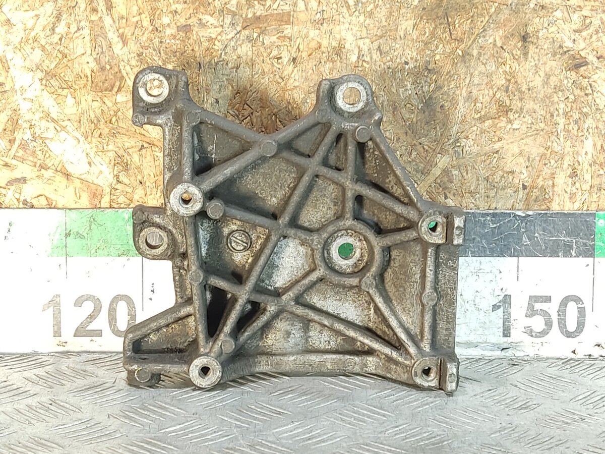 Кронштейн компрессора кондиционера MITSUBISHI Lancer 9 MR360566