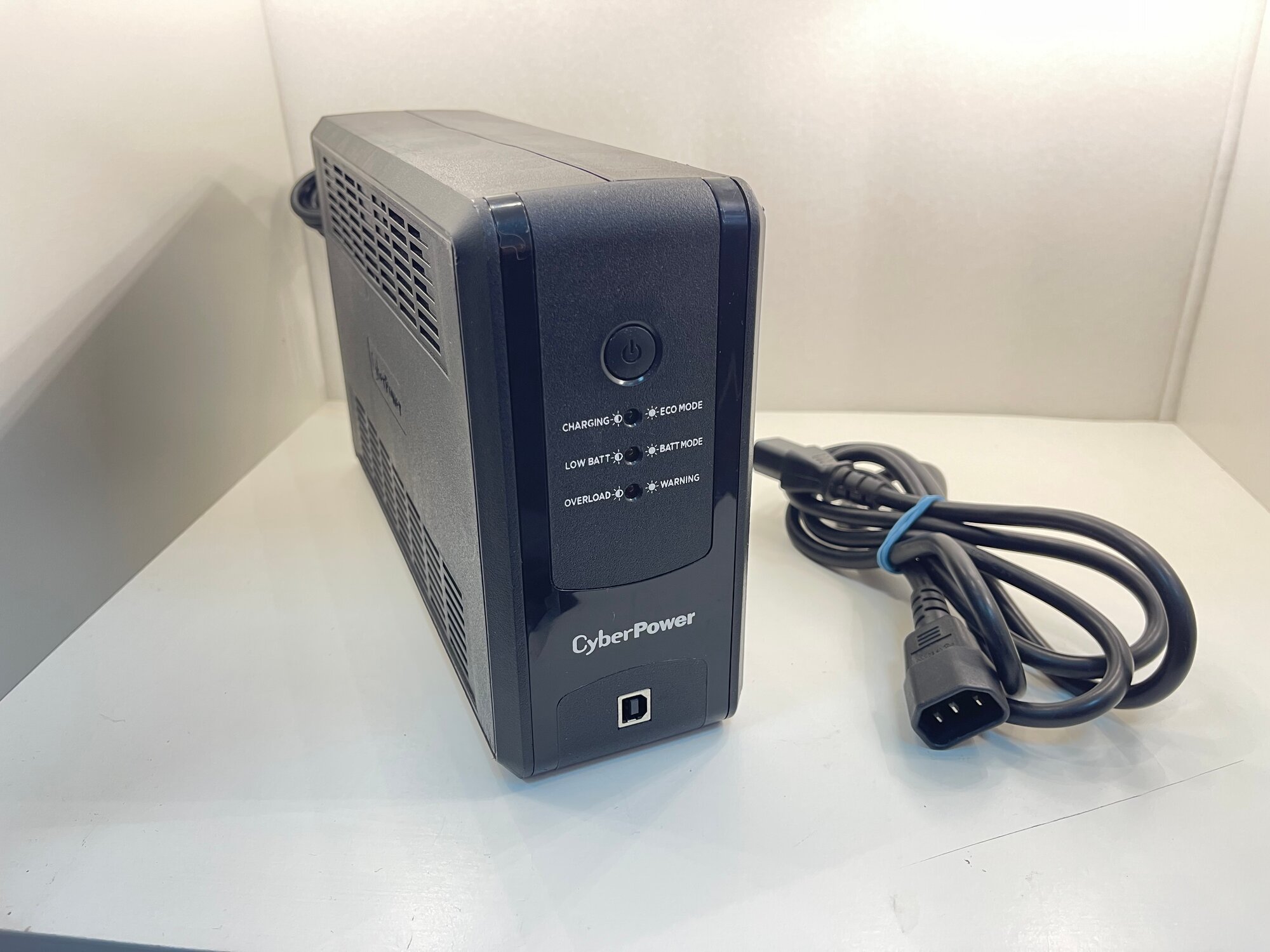CyberPower UT650EIG ИБП 650VA/390W, 4 розетки (IEC C13), 1xUSB-B, 2xRJ11/RJ45, линейно-интерактивный