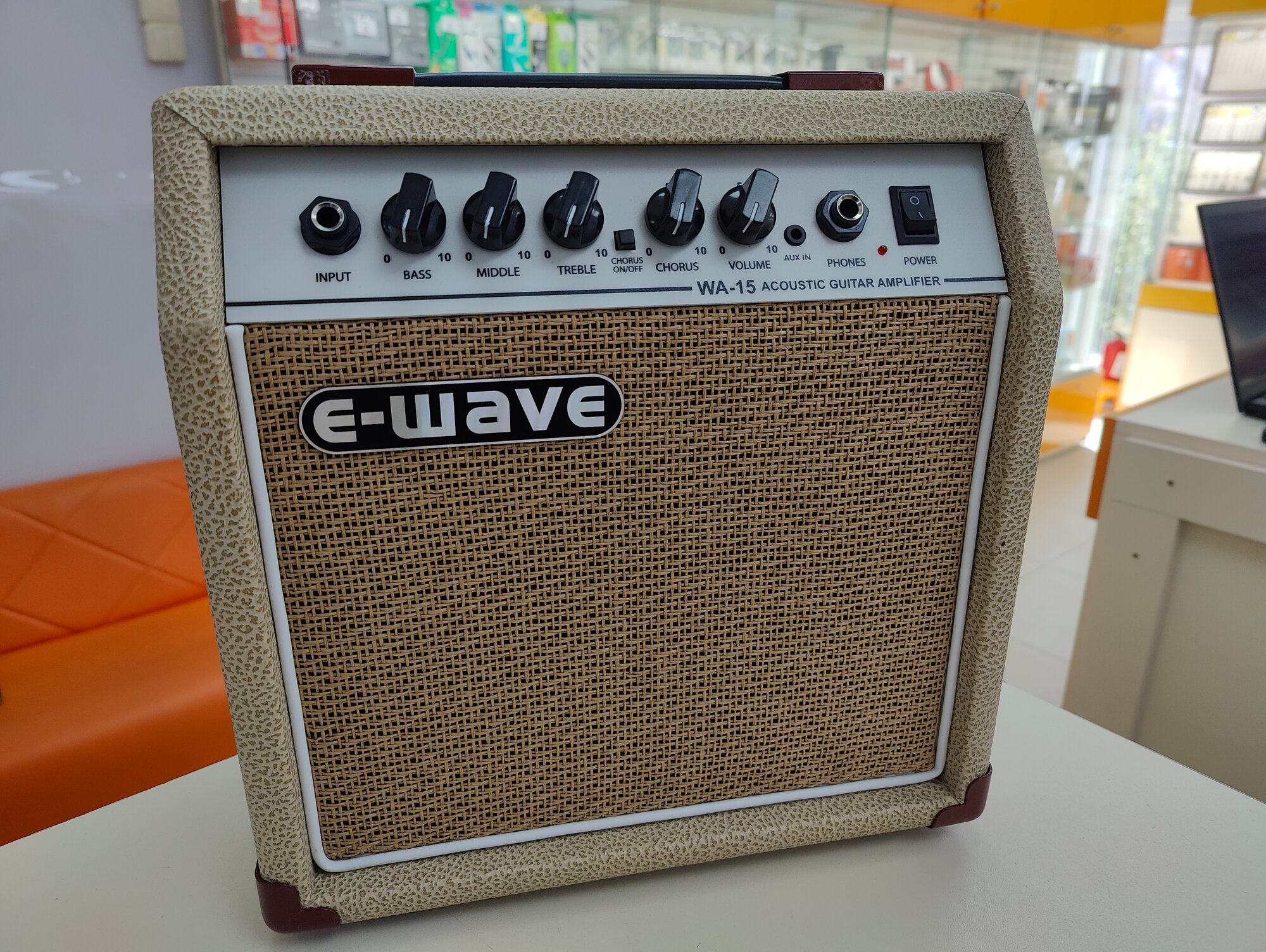 E-WAVE WA-15 комбоусилитель для акустической гитары, 1x6.5', 15 Вт БУ уценка