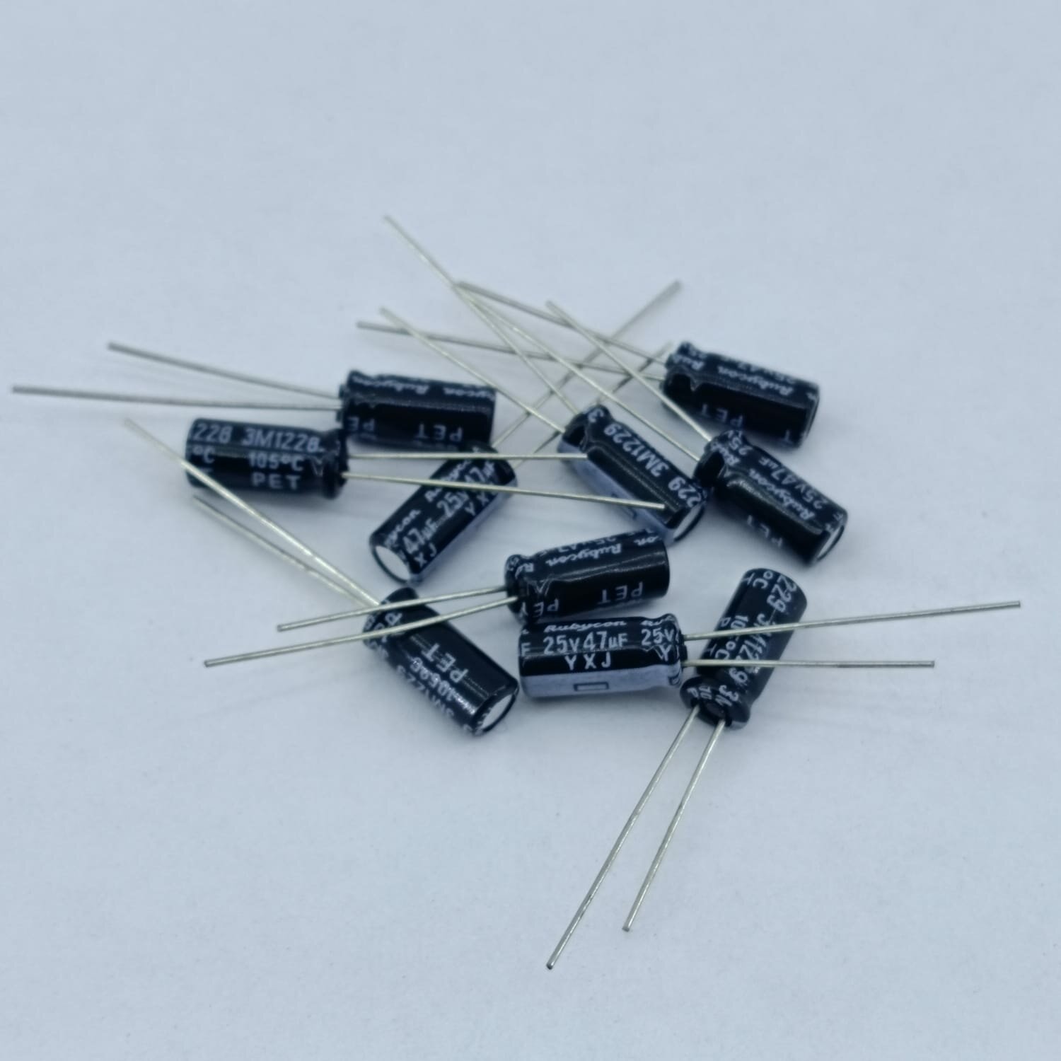 10 штук Конденсатор электролитический 47 мкФ 25V d5,2 h11,7 105C