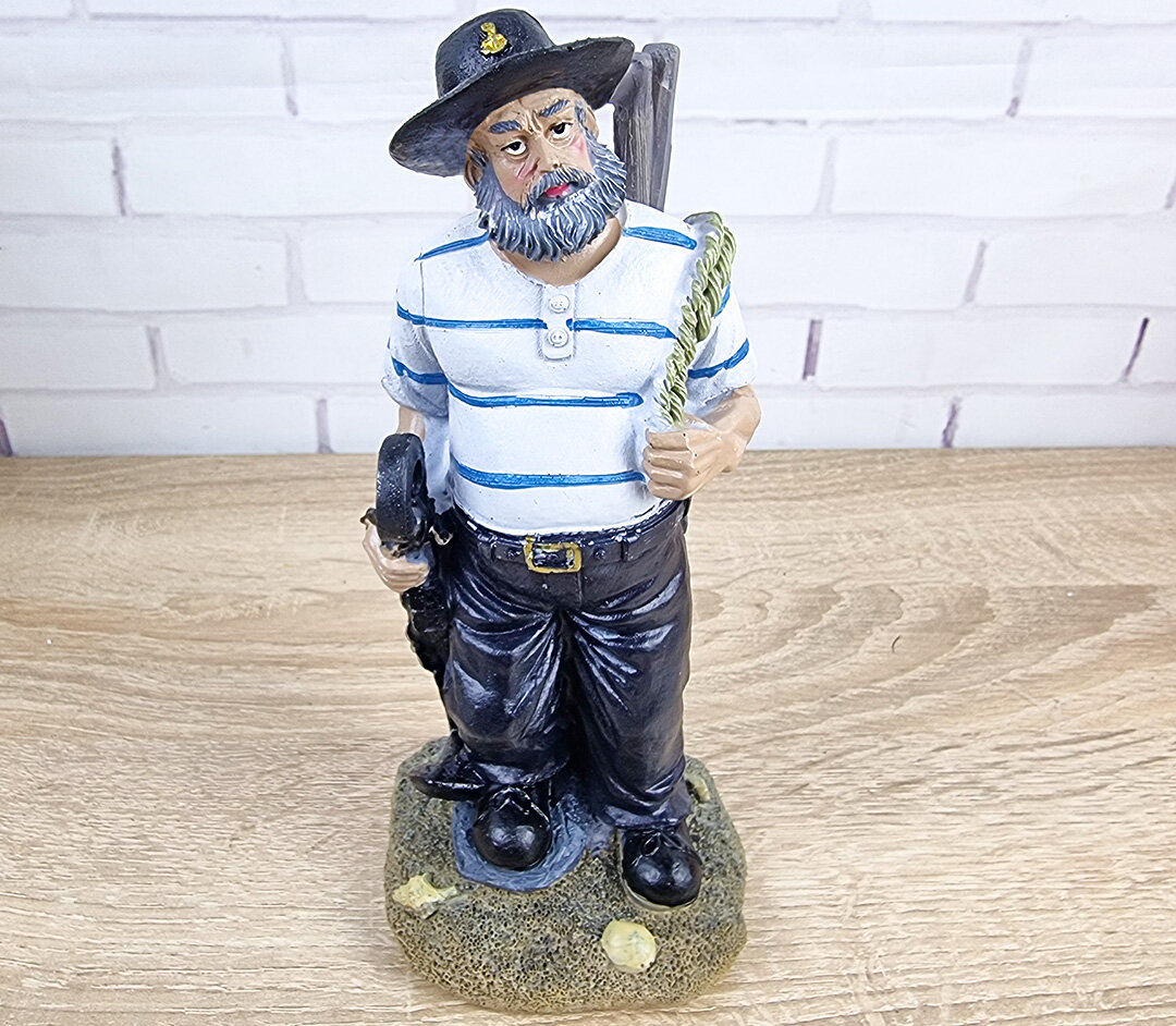 Статуэтка Моряк с якорем 21х9х8 см Полистоун, морской декор