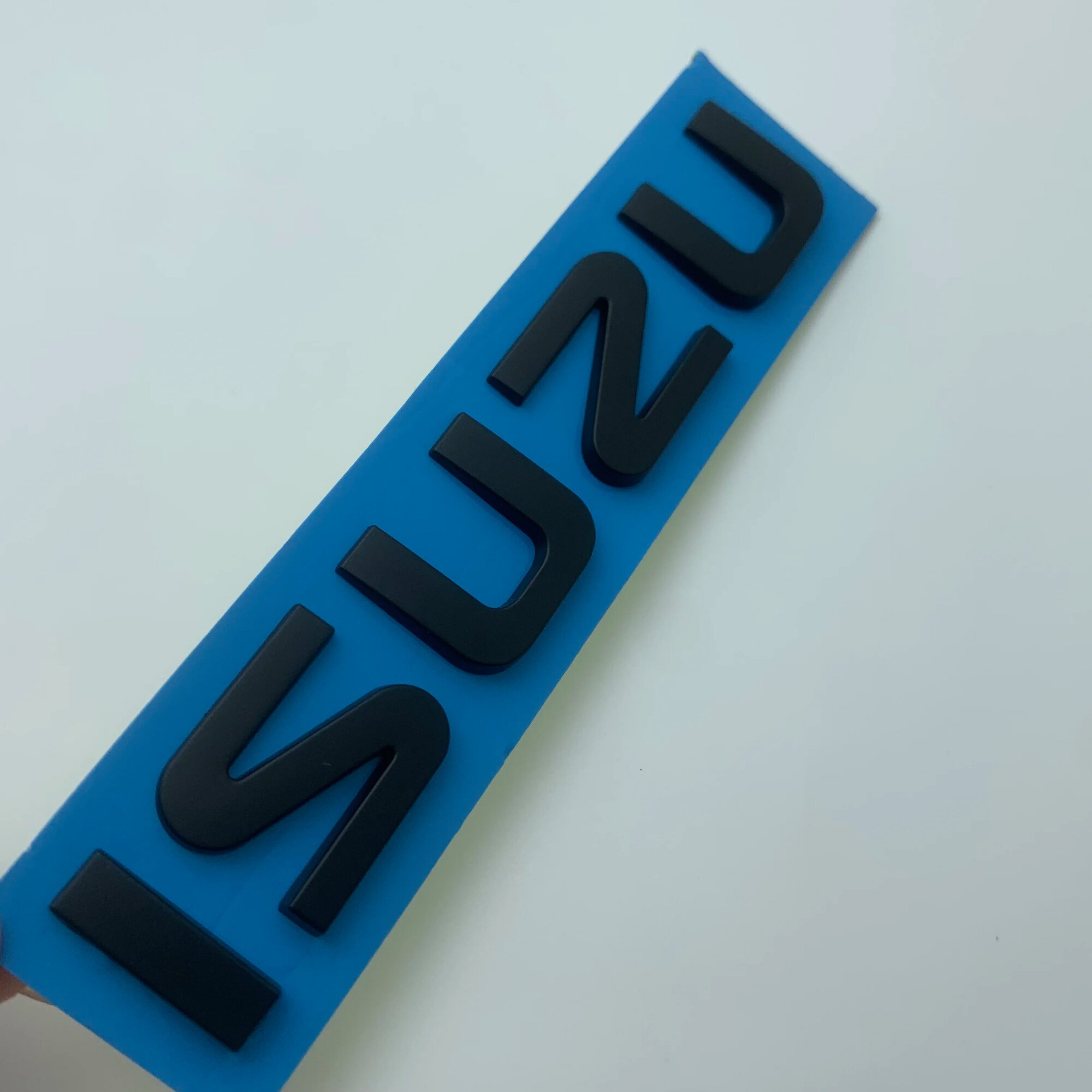 1 шт. 3D-эмблема из АБС-пластика с надписью ISUZU для автомобиля, наклейка на задний багажник, декоративный стикер, аксессуары для авто Matte black