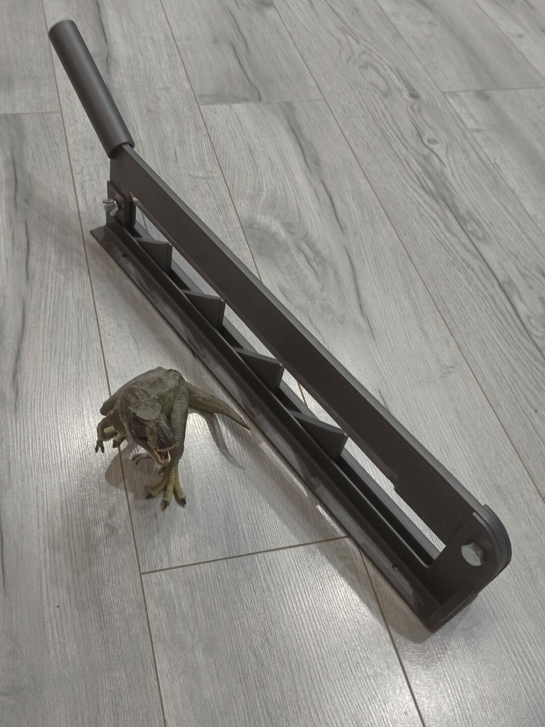 Щепокол настенный для мангала и гриля