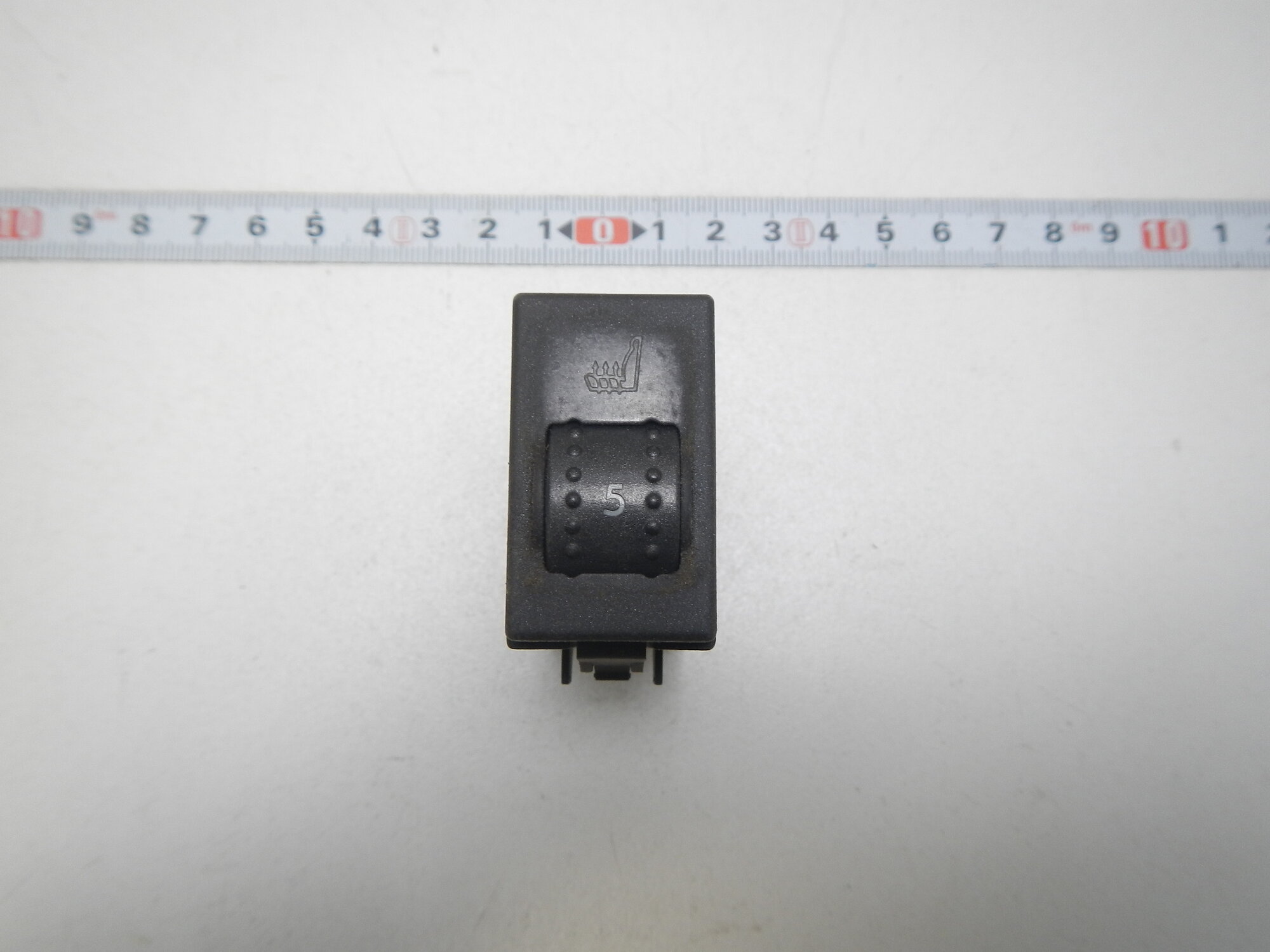 Б/У Кнопка обогрева сидений, Ford (Форд)-FOCUS 2 (05-08) FORD FOCUS 2 (05-08) Потертости. 636345 FORD арт. 3M5T19K314AD