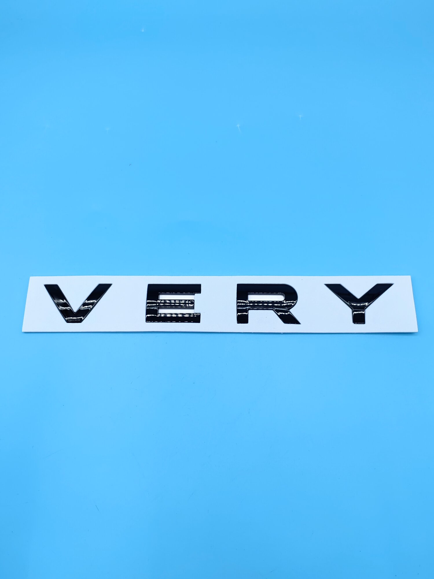 LAND ROVER Надпись VERY передняя Land Rover Discovery LR082803