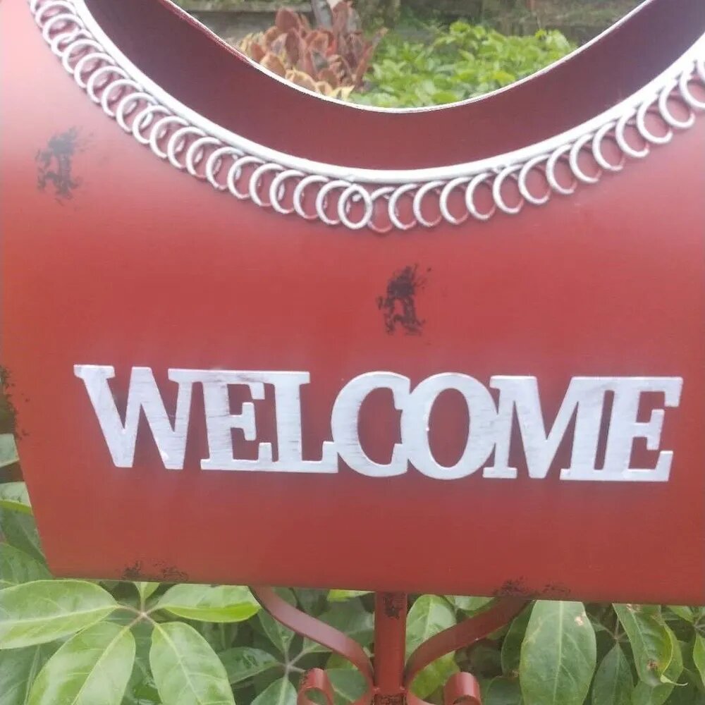 Садовая фигурка металлическая с надписью WELCOME, красного цвета, 24x19x86 см — фото 1