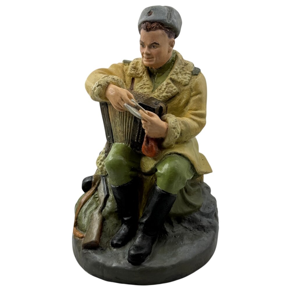 Гипсовая скульптура "Василий Тёркин", 33 см 1955-1960 г, автор Шатиров Е. П. Кунгурская Артель, СССР