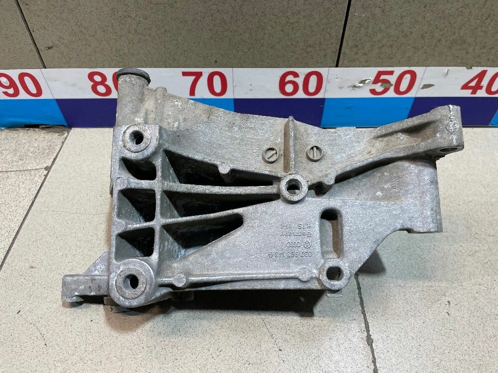 Кронштейн генератора Volkswagen Caddy — фото 1